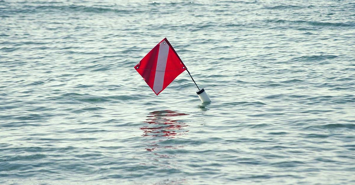 Banderas de buceo: qué son, para que sirven y obligatoriedad